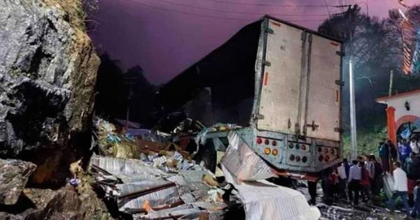 Video Tráiler Se Queda Sin Frenos Y Embiste A Vehículos En Chiapas