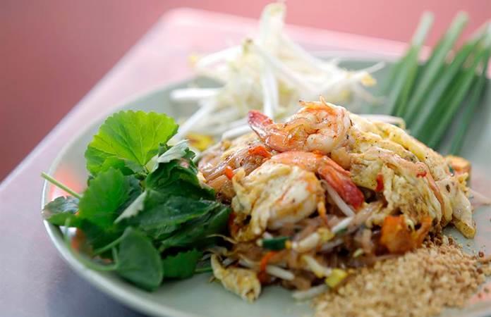 Pad thai, la historia y el mito detrás del plato más famoso de Tailandia