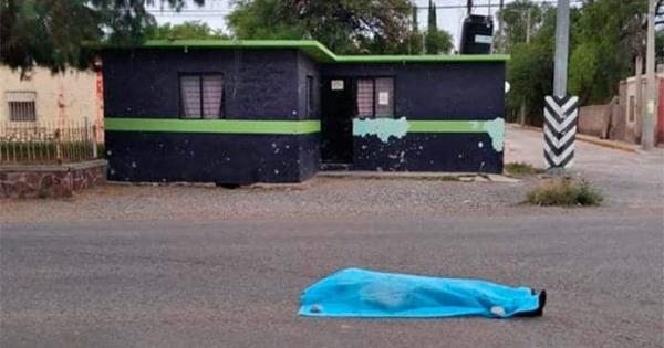 Disparan contra base policial y tiran un cadáver