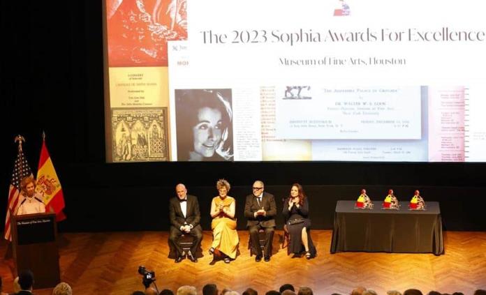 Reina Sofía premia en EE.UU. a Gloria y Emilio Estefan, Mari Carmen ...