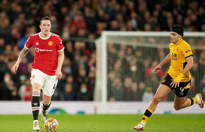 Phil Jones deja el United tras disputar tres partidos en tres años