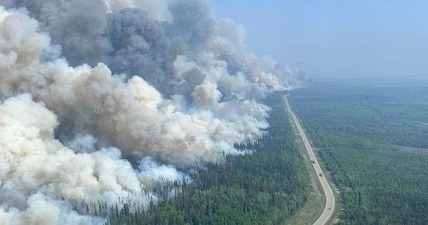 Lluvia Y Humo Ayudan A Combatir Incendios Forestales En Canadá