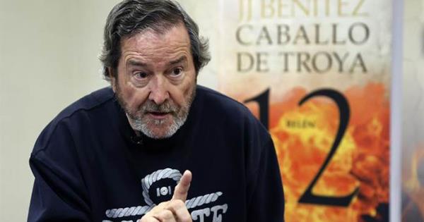 J.J. Benítez muestra a un Jesucristo más próximo a la gente y carga ...