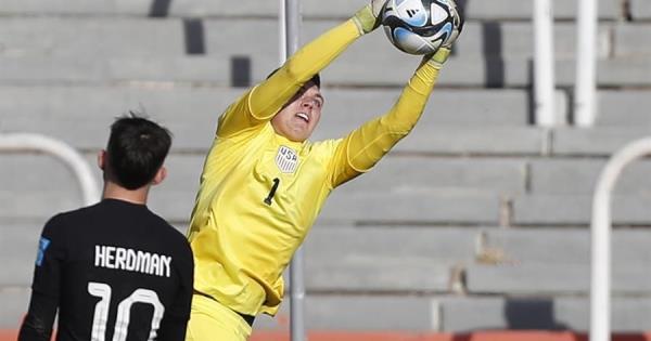 El secreto de Gaga Slonina, el portero del Chelsea al que nadie hace un gol