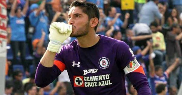 Oficializan la salida de Chuy Corona