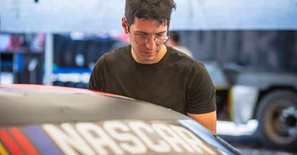 Alex de Alba a mantener el liderato