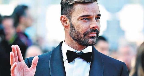 Ricky Martin aparece abrazado de Esther Cañadas tras su divorcio