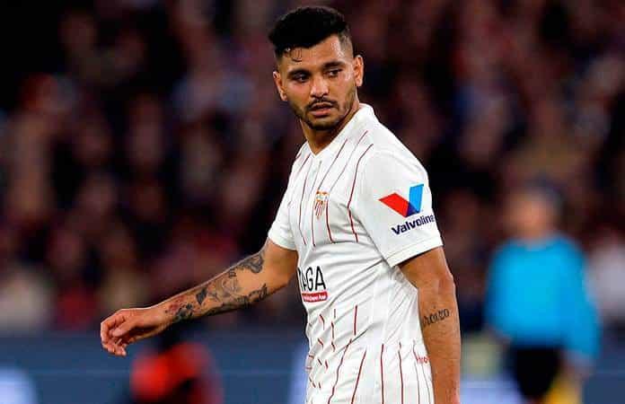 ‘Tecatito’ podría salir del Sevilla, dice su DT