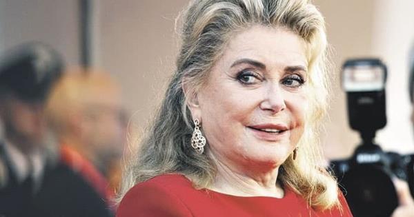 CATHERINE DENEUVE CUMPLE 80 AÑOS