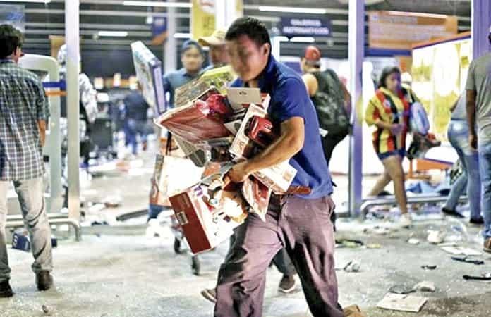 Reportan saqueos en varias tiendas
