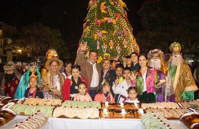 Rioverdenses disfrutan de la Rosca de Reyes