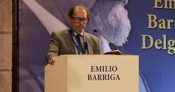 Defiende un laureado su doctorado Honoris Causa