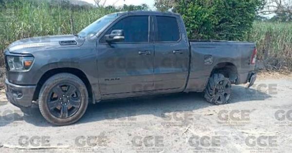 Le quitan al narco dos vehículos en Tamasopo