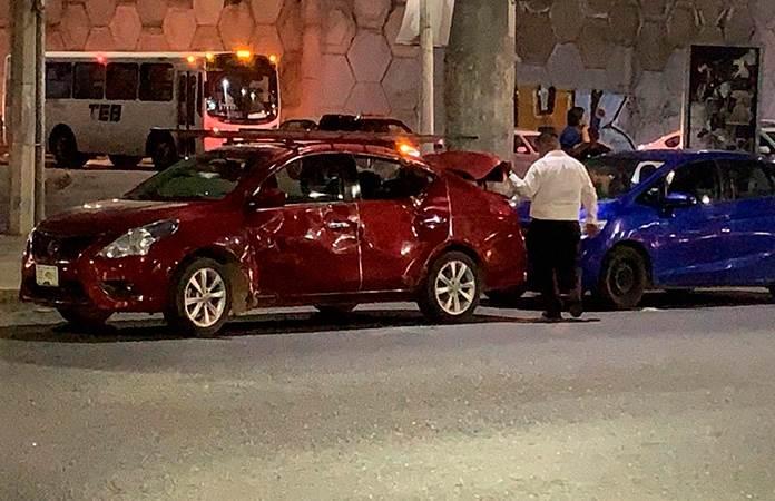 Dos heridos, en choque de moto y automóvil