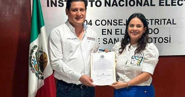 Entregan constancia de mayoría a Francisco Castillo