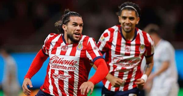 Chivas remonta y vence a Necaxa