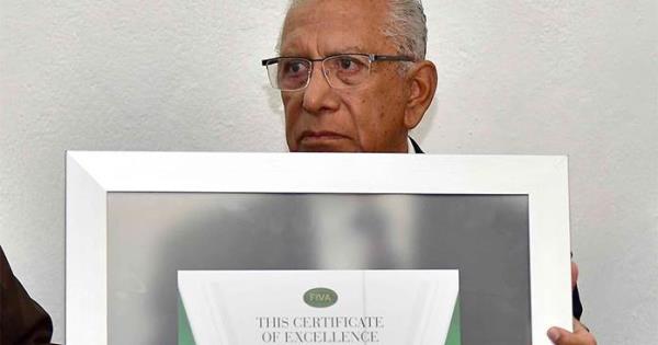 Reconocen trayectoria de Alejandro Jiménez