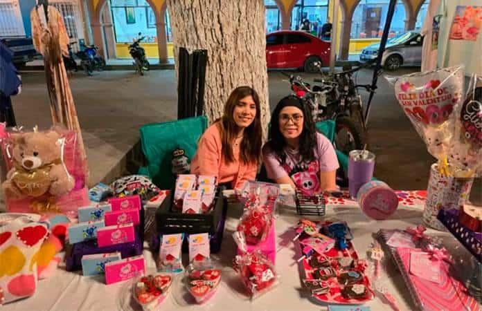 Instalan mercado de San Valentín en Plaza de Armas