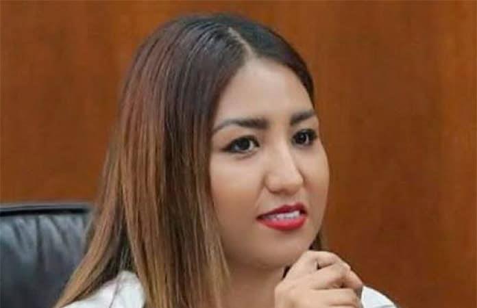 Que se disculparía la diputada Roxana Hernández Ramírez