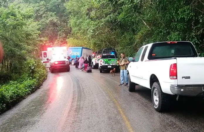 Dos muertos y 4 heridos, deja desigual choque