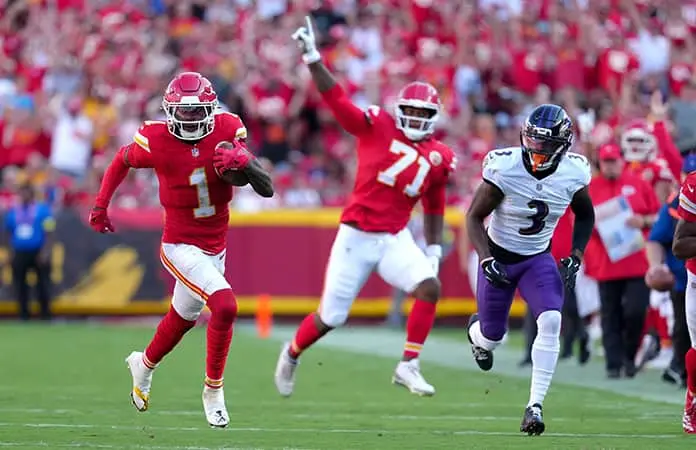 Brilla Mahomes en triunfo de Chiefs