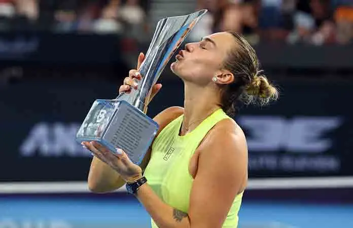 Aryna Sabalenka reina en Brisbane