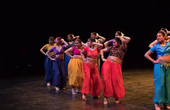 "DANZA K-POP, BELLYDANCE Y BOLLYWOOD"