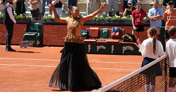 Naomi Osaka vuelve a brillar con su atuendo