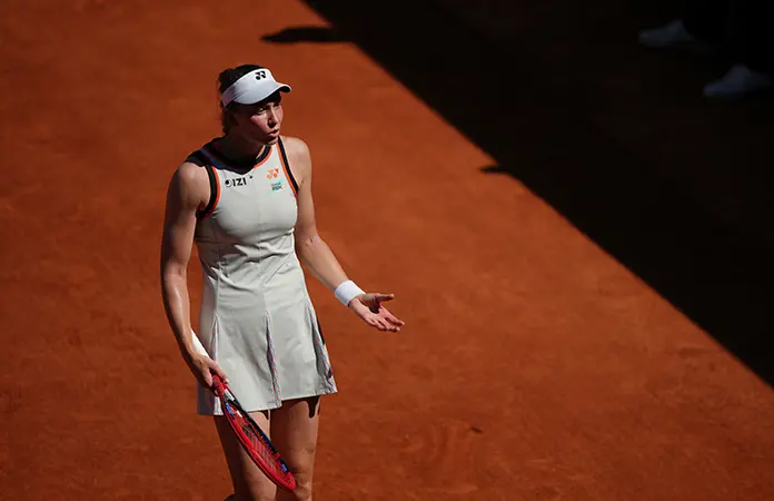 Elena Rybakina cae ante Starodubtseva