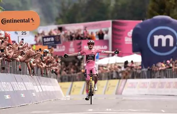 Jonas Vingegaard arrasa en Piancavallo