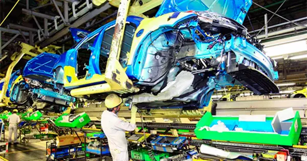 Aranceles pegan a los compactos y autos de lujo