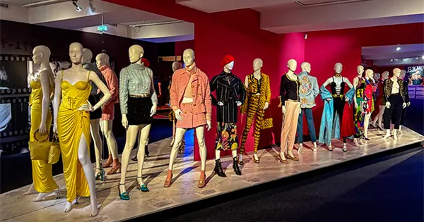 PARÍS RINDE HOMENAJE A GIANNI VERSACE