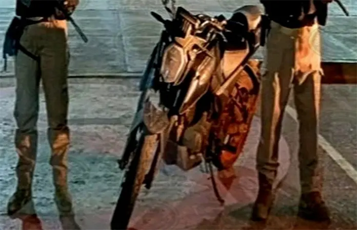 Menor con moto robada intenta huir de policías