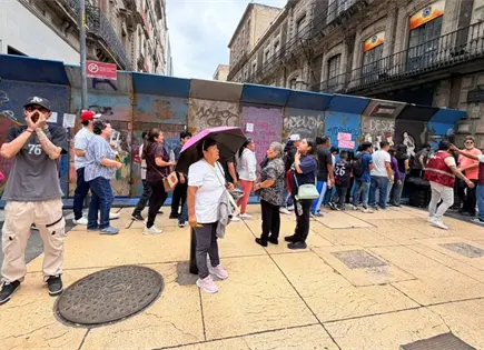 Despejan entrada al Zócalo tras quejas de comerciantes