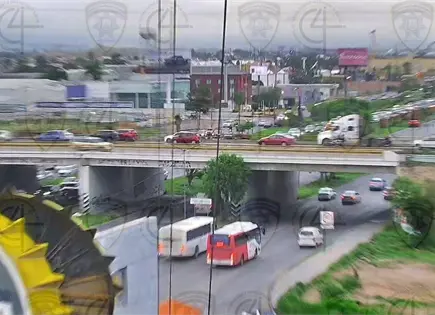 Carga vehicular se concentra en Carretera 57 y Salvador Nava