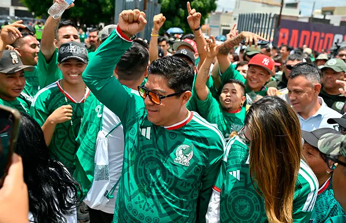 Ricardo Gallardo arranca la fiesta futbolera en SLP