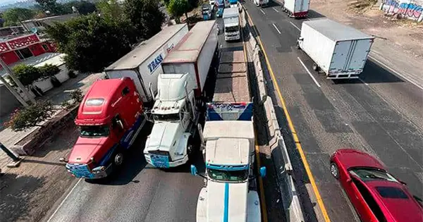 Anuncia la Amotac paro nacional de transportistas