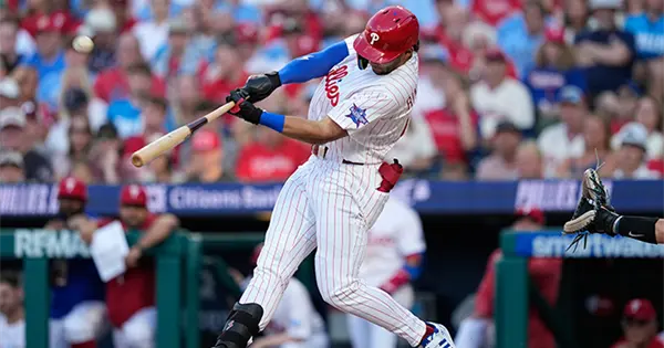 Blanquean Wheeler y Filis 7-0 a Marlins