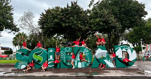 Celebran el Día del "Pole Urbano" en plaza de Soledad