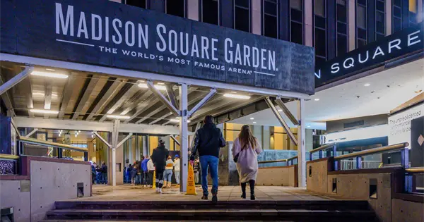 Caída fatal en concierto Madison Square Garden: hombre muere